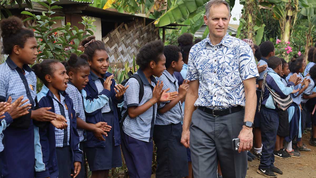 Songs, cheers and gifts to welcome SPD president – Adventist Record